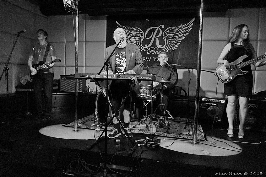 Bill Popp & The Tapes at Manitoba's - MurphGuide: NYC Bar Guide